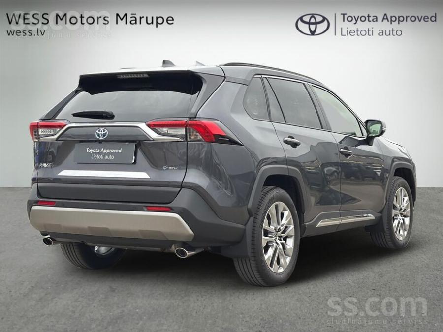 Grey Toyota RAV4 2025 in Riga, with an engine capacity of 2.50 L and mileage of 2 thousand km for 49990 €, photo 3 on AUTOMOTO.COM.LV