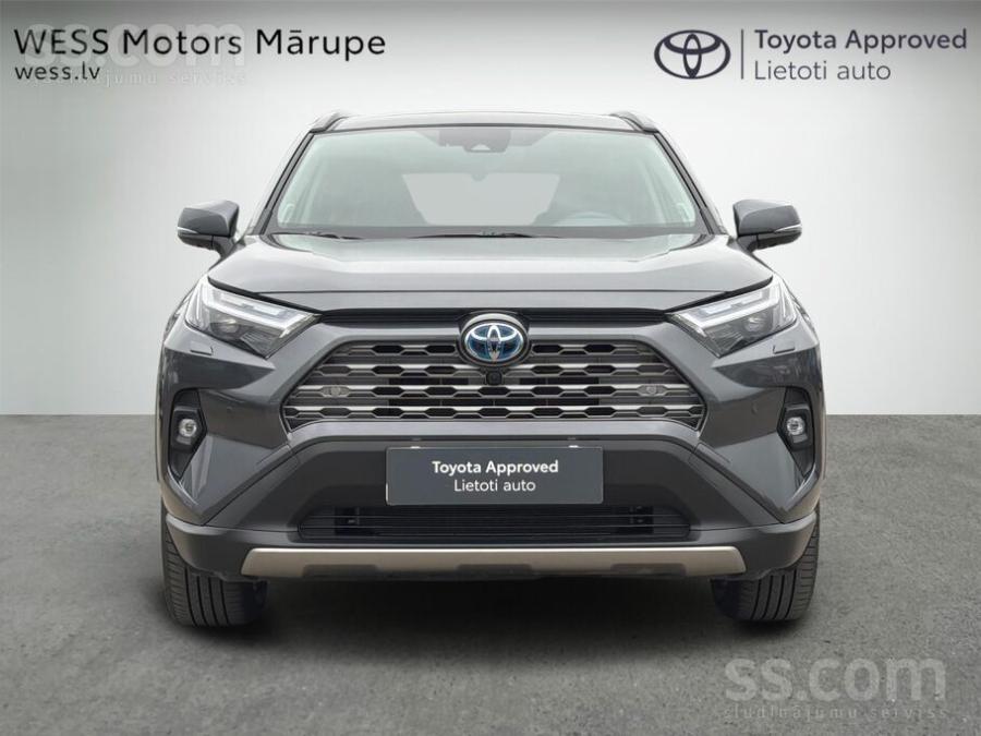 Grey Toyota RAV4 2025 in Riga, with an engine capacity of 2.50 L and mileage of 2 thousand km for 49990 €, photo 6 on AUTOMOTO.COM.LV
