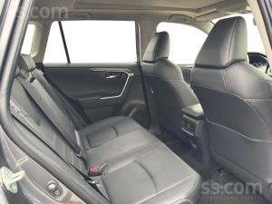 Grey Toyota RAV4 2025 in Riga, with an engine capacity of 2.50 L and mileage of 2 thousand km for 49990 €, photo 8 on AUTOMOTO.COM.LV