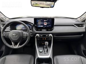 Grey Toyota RAV4 2025 in Riga, with an engine capacity of 2.50 L and mileage of 2 thousand km for 49990 €, photo 9 on AUTOMOTO.COM.LV