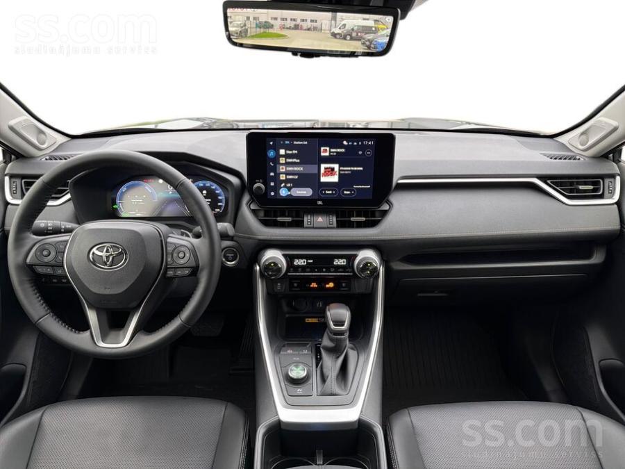 Grey Toyota RAV4 2025 in Riga, with an engine capacity of 2.50 L and mileage of 2 thousand km for 49990 €, photo 9 on AUTOMOTO.COM.LV