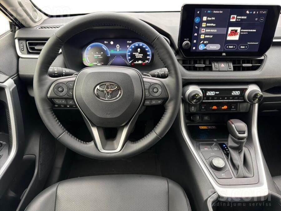 Grey Toyota RAV4 2025 in Riga, with an engine capacity of 2.50 L and mileage of 2 thousand km for 49990 €, photo 10 on AUTOMOTO.COM.LV
