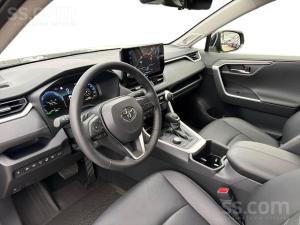 Grey Toyota RAV4 2025 in Riga, with an engine capacity of 2.50 L and mileage of 2 thousand km for 49990 €, photo 12 on AUTOMOTO.COM.LV