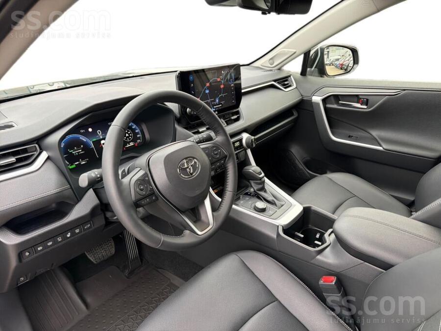 Grey Toyota RAV4 2025 in Riga, with an engine capacity of 2.50 L and mileage of 2 thousand km for 49990 €, photo 12 on AUTOMOTO.COM.LV