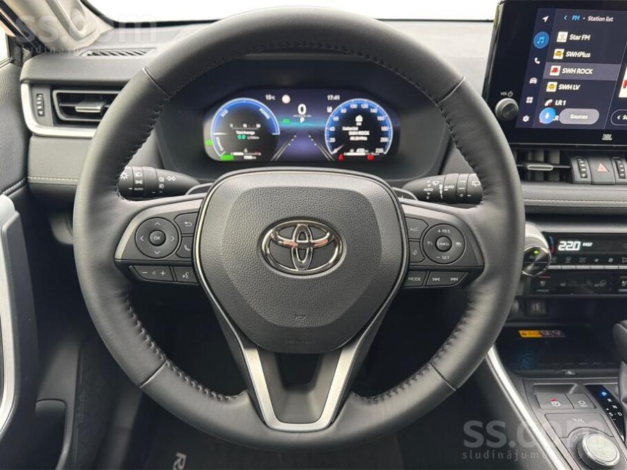 Grey Toyota RAV4 2025 in Riga, with an engine capacity of 2.50 L and mileage of 2 thousand km for 49990 €, photo 13 on AUTOMOTO.COM.LV