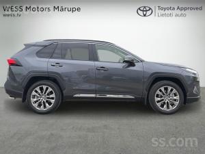 Grey Toyota RAV4 2025 in Riga, with an engine capacity of 2.50 L and mileage of 2 thousand km for 49990 €, photo 17 on AUTOMOTO.COM.LV