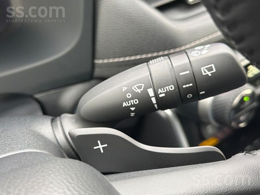 Grey Toyota RAV4 2025 in Riga, with an engine capacity of 2.50 L and mileage of 2 thousand km for 49990 €, photo 25 on AUTOMOTO.COM.LV