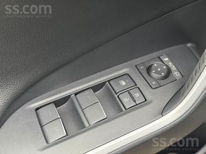 Grey Toyota RAV4 2025 in Riga, with an engine capacity of 2.50 L and mileage of 2 thousand km for 49990 €, photo 26 on AUTOMOTO.COM.LV