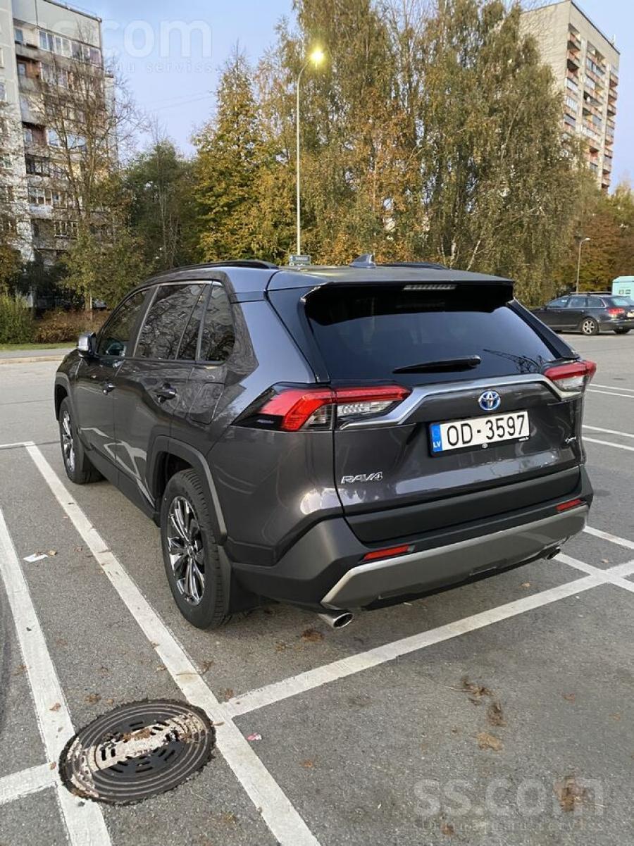 Pelēks Toyota RAV4 2025 Rīga, ar dzinēja tilpumu 2.50 L un nobraukumu 3 tūkst. km par 38500 €, foto 3 vietnē AUTOMOTO.COM.LV