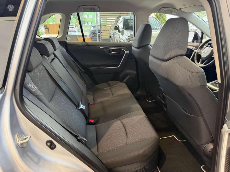 Pelēks Toyota RAV4 2025 Šauļi, ar dzinēja tilpumu 2.49 L un nobraukumu 17 tūkst. km par 38500 €, foto 9 vietnē AUTOMOTO.COM.LV