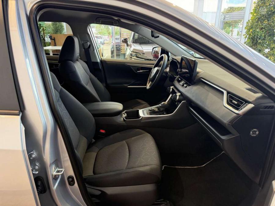 Pelēks Toyota RAV4 2025 Šauļi, ar dzinēja tilpumu 2.49 L un nobraukumu 17 tūkst. km par 38500 €, foto 10 vietnē AUTOMOTO.COM.LV