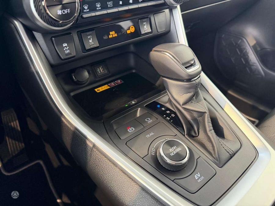 Pelēks Toyota RAV4 2025 Šauļi, ar dzinēja tilpumu 2.49 L un nobraukumu 17 tūkst. km par 38500 €, foto 16 vietnē AUTOMOTO.COM.LV