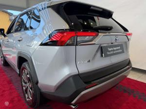 Pelēks Toyota RAV4 2025 Šauļi, ar dzinēja tilpumu 2.49 L un nobraukumu 17 tūkst. km par 38500 €, foto 24 vietnē AUTOMOTO.COM.LV