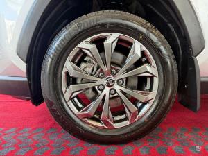 Pelēks Toyota RAV4 2025 Šauļi, ar dzinēja tilpumu 2.49 L un nobraukumu 17 tūkst. km par 38500 €, foto 25 vietnē AUTOMOTO.COM.LV