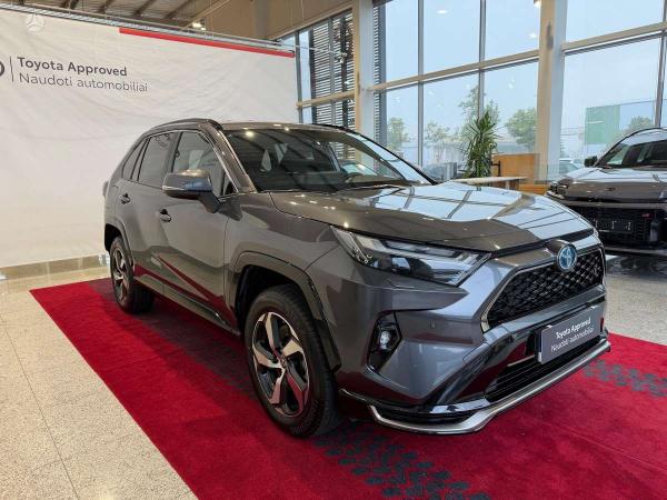 Grey Toyota RAV4 2025 in Siauliai, with an engine capacity of 2.49 L and mileage of 26 thousand km for 46900 €, photo 2 on AUTOMOTO.COM.LV