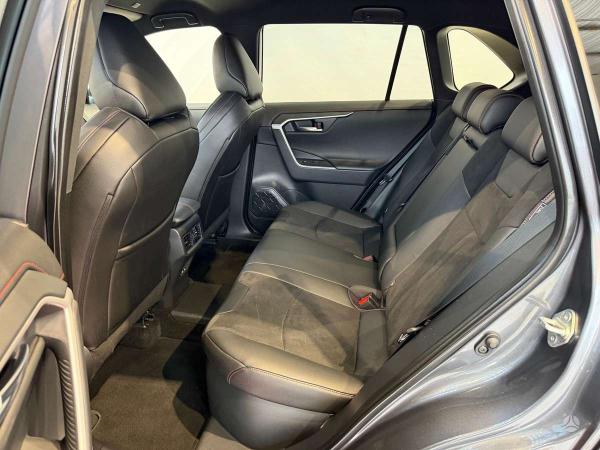 Grey Toyota RAV4 2025 in Siauliai, with an engine capacity of 2.49 L and mileage of 26 thousand km for 46900 €, photo 7 on AUTOMOTO.COM.LV