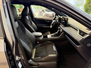 Pelēks Toyota RAV4 2025 Šauļi, ar dzinēja tilpumu 2.49 L un nobraukumu 26 tūkst. km par 46900 €, foto 10 vietnē AUTOMOTO.COM.LV