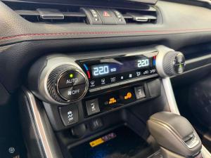 Pelēks Toyota RAV4 2025 Šauļi, ar dzinēja tilpumu 2.49 L un nobraukumu 26 tūkst. km par 46900 €, foto 16 vietnē AUTOMOTO.COM.LV