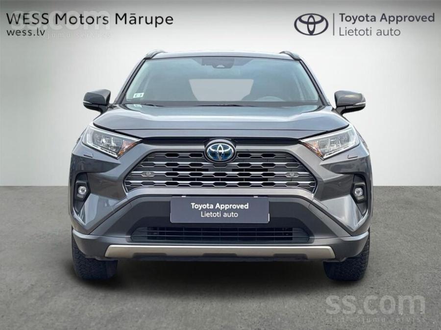 Grey Toyota RAV4 2025 in Riga, with an engine capacity of 2.50 L and mileage of 11 thousand km for 38990 €, photo 6 on AUTOMOTO.COM.LV