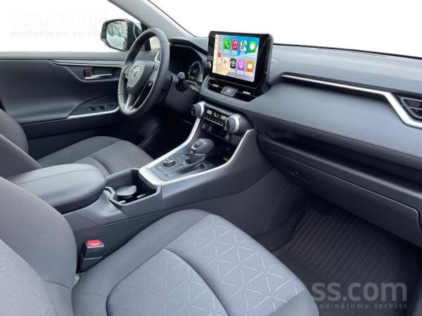 Grey Toyota RAV4 2025 in Riga, with an engine capacity of 2.50 L and mileage of 11 thousand km for 38990 €, photo 6 on AUTOMOTO.COM.LV