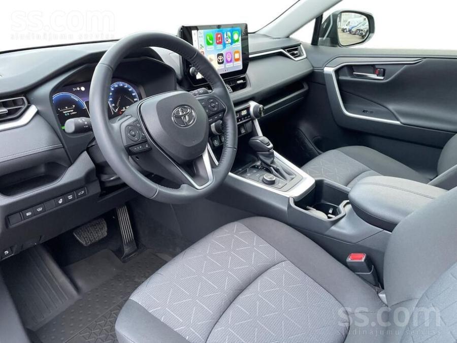 Grey Toyota RAV4 2025 in Riga, with an engine capacity of 2.50 L and mileage of 11 thousand km for 38990 €, photo 12 on AUTOMOTO.COM.LV