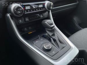 Grey Toyota RAV4 2025 in Riga, with an engine capacity of 2.50 L and mileage of 11 thousand km for 38990 €, photo 21 on AUTOMOTO.COM.LV