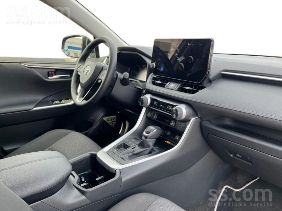 Pelēks Toyota RAV4 2025 Rīga, ar dzinēja tilpumu 2.50 L un nobraukumu 23 tūkst. km par 37990 €, foto 7 vietnē AUTOMOTO.COM.LV