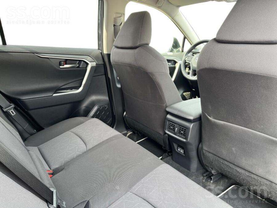 Pelēks Toyota RAV4 2025 Rīga, ar dzinēja tilpumu 2.50 L un nobraukumu 23 tūkst. km par 37990 €, foto 8 vietnē AUTOMOTO.COM.LV
