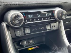 Pelēks Toyota RAV4 2025 Rīga, ar dzinēja tilpumu 2.50 L un nobraukumu 23 tūkst. km par 37990 €, foto 16 vietnē AUTOMOTO.COM.LV
