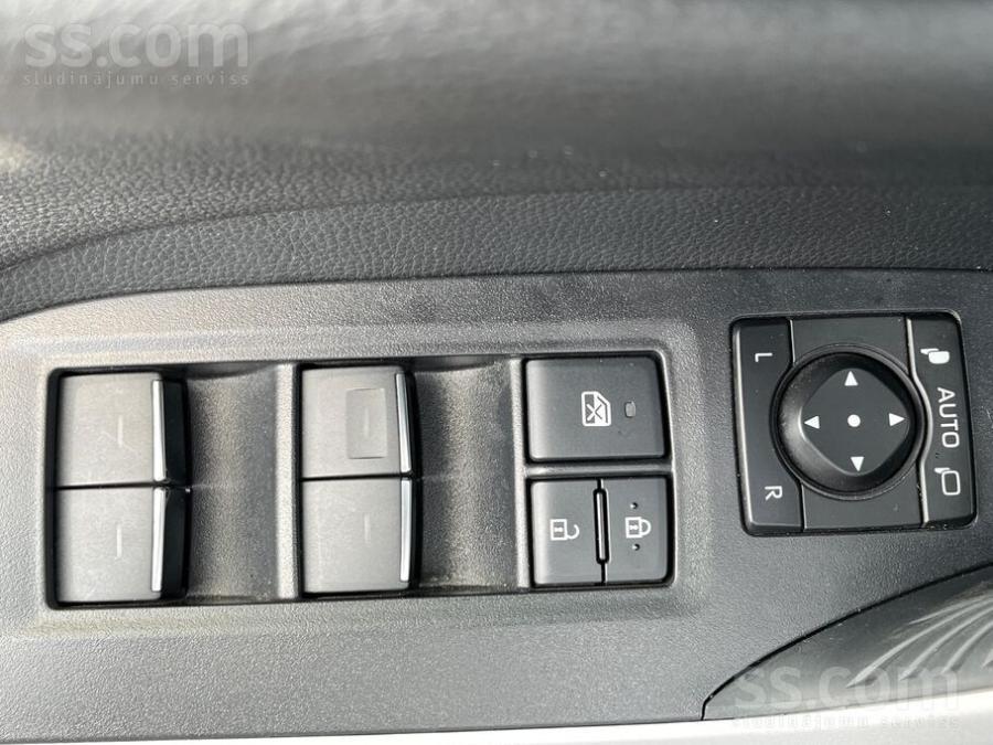 Pelēks Toyota RAV4 2025 Rīga, ar dzinēja tilpumu 2.50 L un nobraukumu 23 tūkst. km par 37990 €, foto 21 vietnē AUTOMOTO.COM.LV