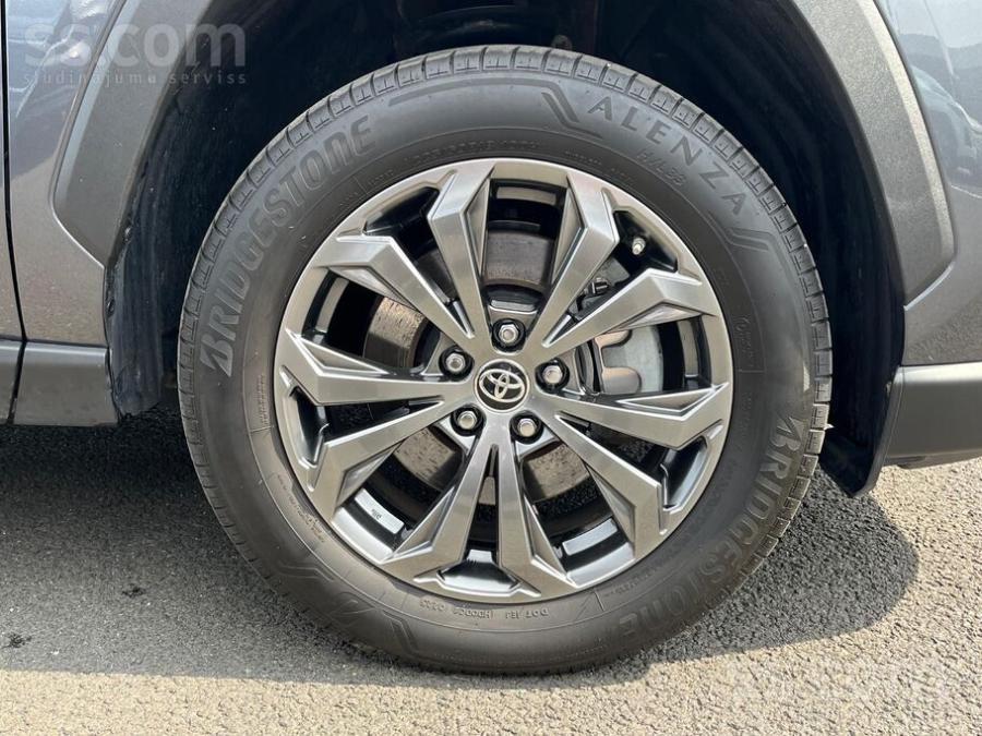Pelēks Toyota RAV4 2025 Rīga, ar dzinēja tilpumu 2.50 L un nobraukumu 23 tūkst. km par 37990 €, foto 23 vietnē AUTOMOTO.COM.LV