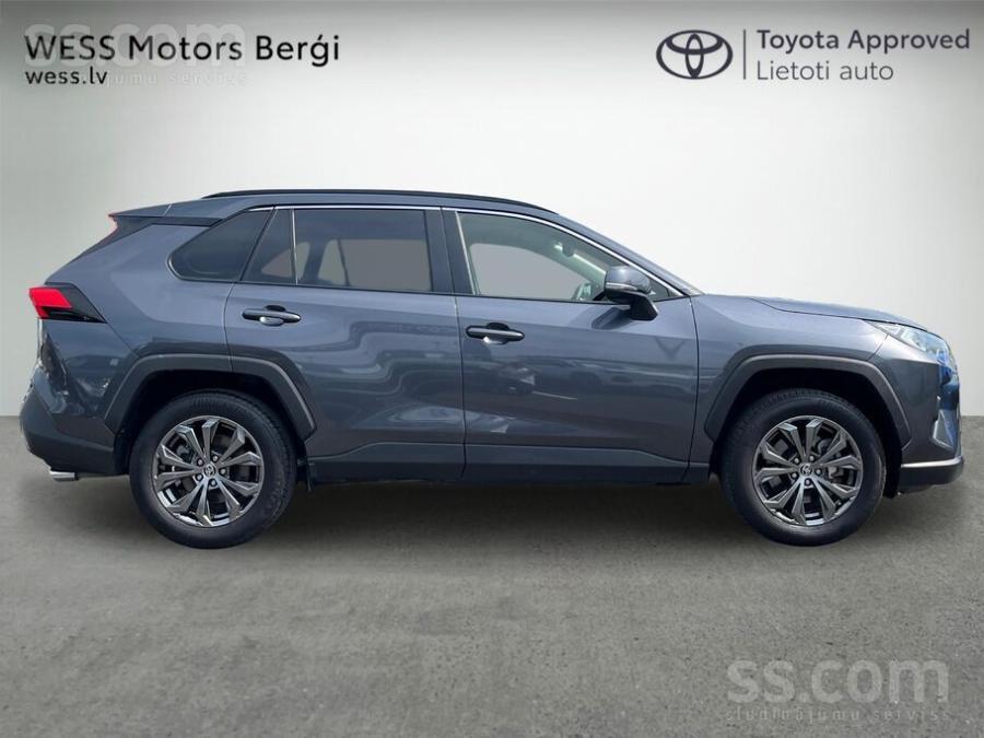 Pelēks Toyota RAV4 2025 Rīga, ar dzinēja tilpumu 2.50 L un nobraukumu 23 tūkst. km par 37990 €, foto 24 vietnē AUTOMOTO.COM.LV