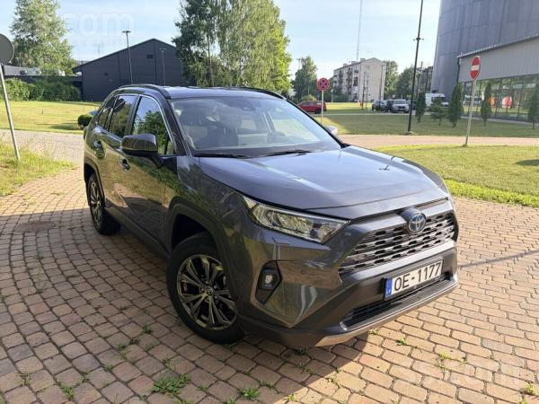 Pelēks Toyota RAV4 2025 Rīga, ar dzinēja tilpumu 2.50 L un nobraukumu 13 tūkst. km par 37900 €, foto 1 vietnē AUTOMOTO.COM.LV