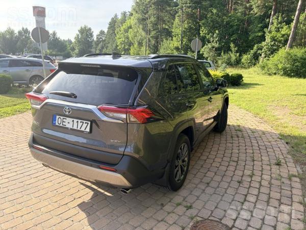 Pelēks Toyota RAV4 2025 Rīga, ar dzinēja tilpumu 2.50 L un nobraukumu 13 tūkst. km par 37900 €, foto 3 vietnē AUTOMOTO.COM.LV