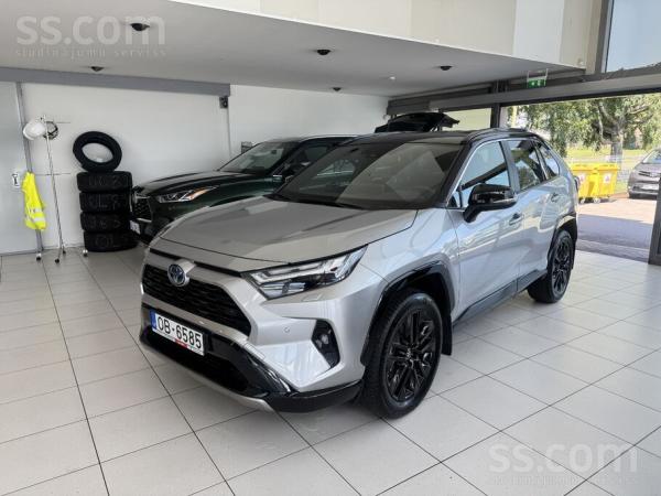 Grey Toyota RAV4 2025 in Riga, with an engine capacity of 2.50 L and mileage of 32 thousand km for 37500 €, photo 1 on AUTOMOTO.COM.LV