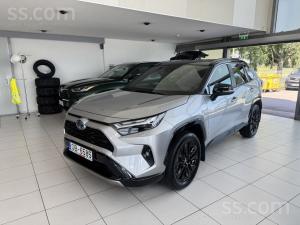 Pelēks Toyota RAV4 2025 Rīga, ar dzinēja tilpumu 2.50 L un nobraukumu 32 tūkst. km par 37500 €, foto  vietnē AUTOMOTO.COM.LV