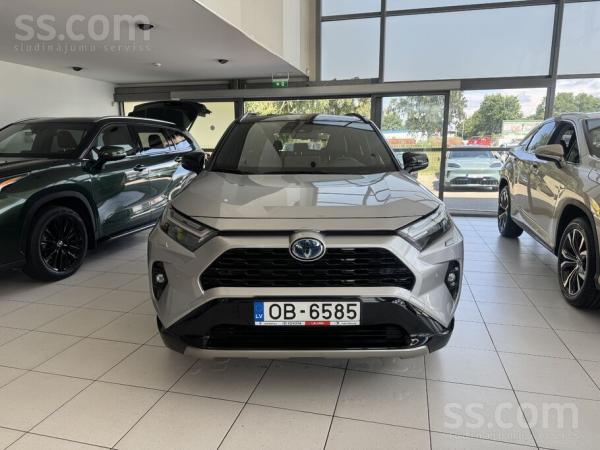 Grey Toyota RAV4 2025 in Riga, with an engine capacity of 2.50 L and mileage of 32 thousand km for 37500 €, photo 2 on AUTOMOTO.COM.LV