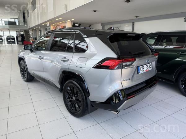 Grey Toyota RAV4 2025 in Riga, with an engine capacity of 2.50 L and mileage of 32 thousand km for 37500 €, photo 3 on AUTOMOTO.COM.LV