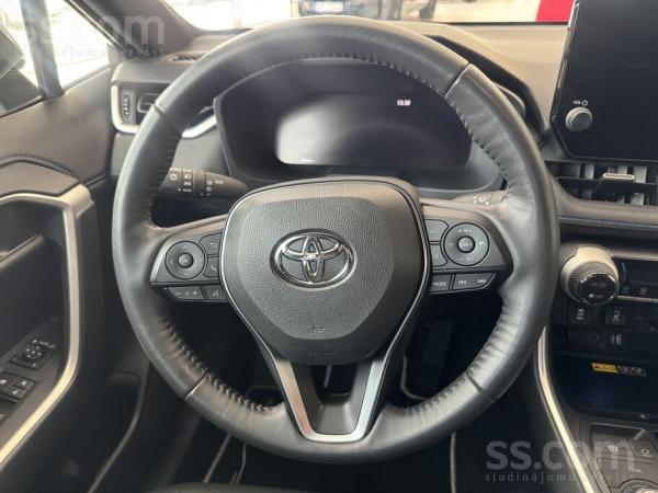 Grey Toyota RAV4 2025 in Riga, with an engine capacity of 2.50 L and mileage of 32 thousand km for 37500 €, photo 9 on AUTOMOTO.COM.LV