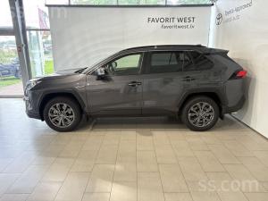 Pelēks Toyota RAV4 2025 Ventspils, ar dzinēja tilpumu 2.50 L un nobraukumu 6 tūkst. km par 37800 €, foto 3 vietnē AUTOMOTO.COM.LV