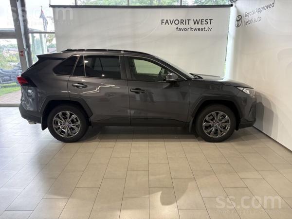 Grey Toyota RAV4 2025 in Ventspils, with an engine capacity of 2.50 L and mileage of 6 thousand km for 37800 €, photo 3 on AUTOMOTO.COM.LV