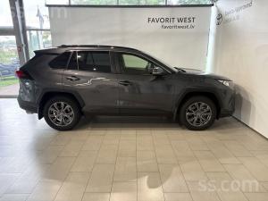 Pelēks Toyota RAV4 2025 Ventspils, ar dzinēja tilpumu 2.50 L un nobraukumu 6 tūkst. km par 37800 €, foto 4 vietnē AUTOMOTO.COM.LV