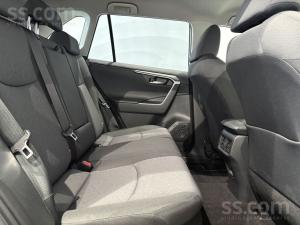 Pelēks Toyota RAV4 2025 Ventspils, ar dzinēja tilpumu 2.50 L un nobraukumu 6 tūkst. km par 37800 €, foto 7 vietnē AUTOMOTO.COM.LV