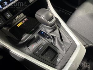 Pelēks Toyota RAV4 2025 Ventspils, ar dzinēja tilpumu 2.50 L un nobraukumu 6 tūkst. km par 37800 €, foto 15 vietnē AUTOMOTO.COM.LV