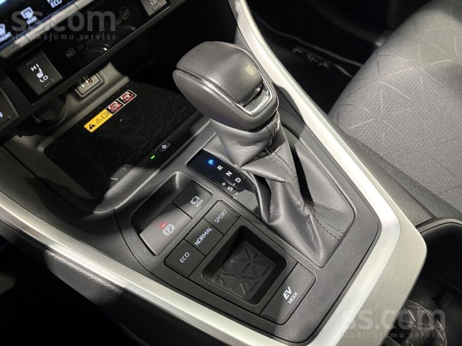 Pelēks Toyota RAV4 2025 Ventspils, ar dzinēja tilpumu 2.50 L un nobraukumu 6 tūkst. km par 37800 €, foto 15 vietnē AUTOMOTO.COM.LV