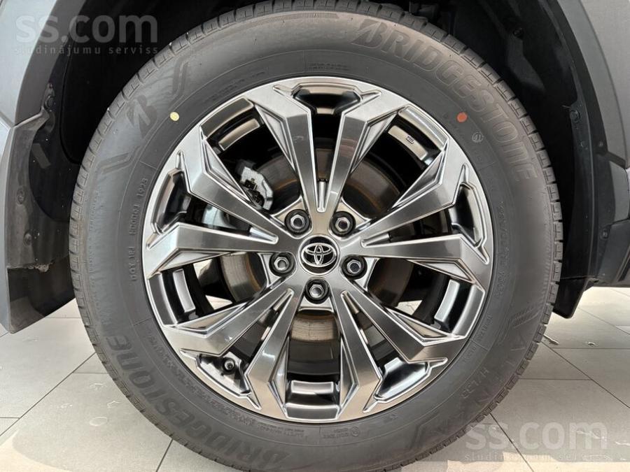 Pelēks Toyota RAV4 2025 Ventspils, ar dzinēja tilpumu 2.50 L un nobraukumu 6 tūkst. km par 37800 €, foto 27 vietnē AUTOMOTO.COM.LV