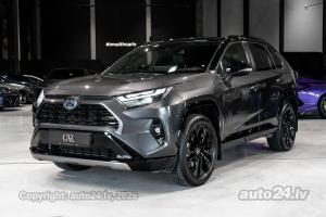 Pelēks Toyota RAV4 2025 Rīga, ar dzinēja tilpumu 2.50 L un nobraukumu 11 tūkst. km par 37990 €, foto  vietnē AUTOMOTO.COM.LV