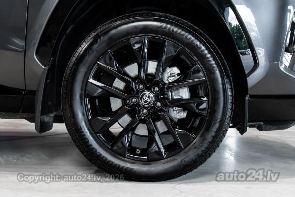 Grey Toyota RAV4 2025 in Riga, with an engine capacity of 2.50 L and mileage of 11 thousand km for 37990 €, photo 7 on AUTOMOTO.COM.LV