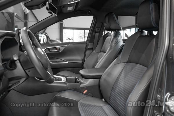 Grey Toyota RAV4 2025 in Riga, with an engine capacity of 2.50 L and mileage of 11 thousand km for 37990 €, photo 8 on AUTOMOTO.COM.LV
