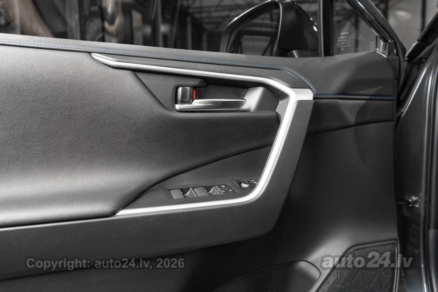 Pelēks Toyota RAV4 2025 Rīga, ar dzinēja tilpumu 2.50 L un nobraukumu 11 tūkst. km par 37990 €, foto 16 vietnē AUTOMOTO.COM.LV